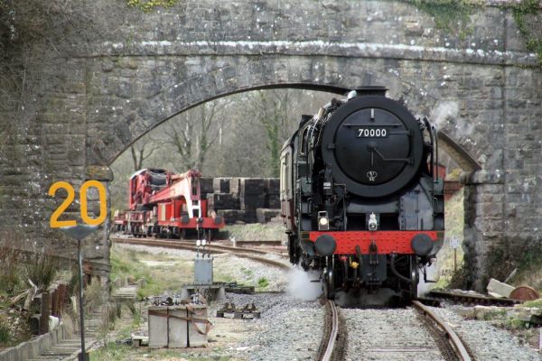 BRITANNIA 70000 BR STANDARD CLASS 7 LOCO ARRIVES IN SWANAGE TO STAR IN ...