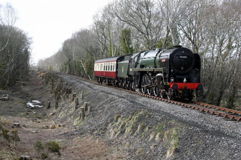 BRITANNIA 70000 BR STANDARD CLASS 7 LOCO ARRIVES IN SWANAGE TO STAR IN ...