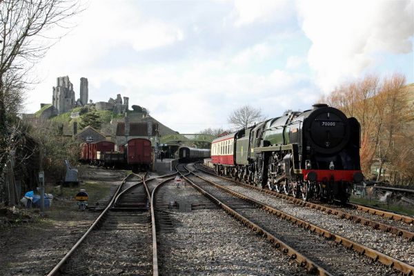 BRITANNIA 70000 BR STANDARD CLASS 7 LOCO ARRIVES IN SWANAGE TO STAR IN ...