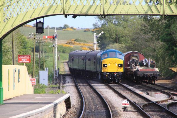 FIRST EVER CLASSIC 1960s BRITISH RAILWAYS CLASS 35 'HYMEK' DIESEL ...