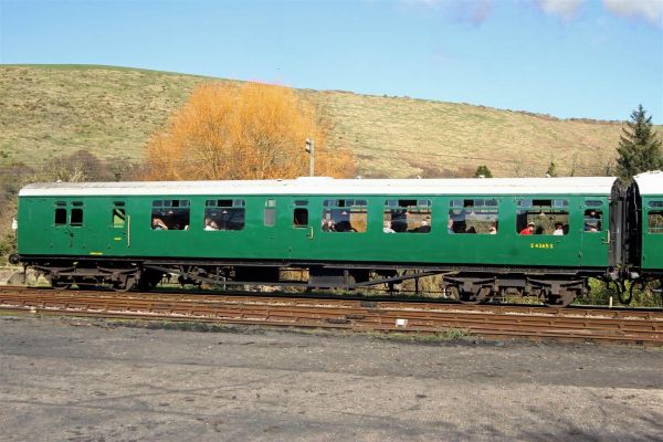RARE 1940s SOUTHERN RAILWAY COACHES RUN TO CORFE CASTLE FOR THE FIRST ...