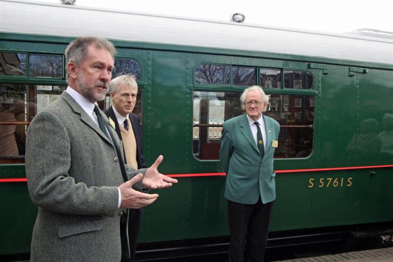 RARE 1940s SOUTHERN RAILWAY COACHES RUN TO CORFE CASTLE FOR THE FIRST ...