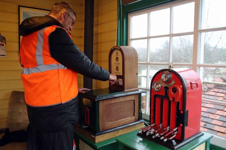 VOLUNTEER WHO SET UP FIRST SWANAGE RAILWAY SIGNALLING SCHOOL RETIRES ...