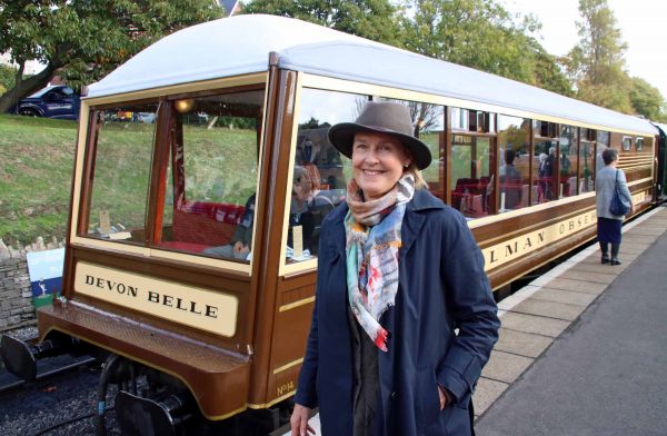 DAUGHTER OF ‘FLYING SCOTSMAN’ SAVIOUR WAVES OFF WORLD FAMOUS STEAM LOCO ...