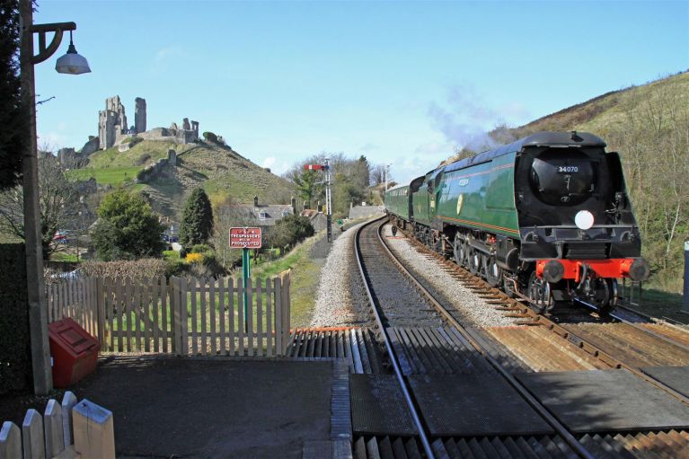 SR 4-6-2 "Battle of Britain" Class No. 34070 Manston